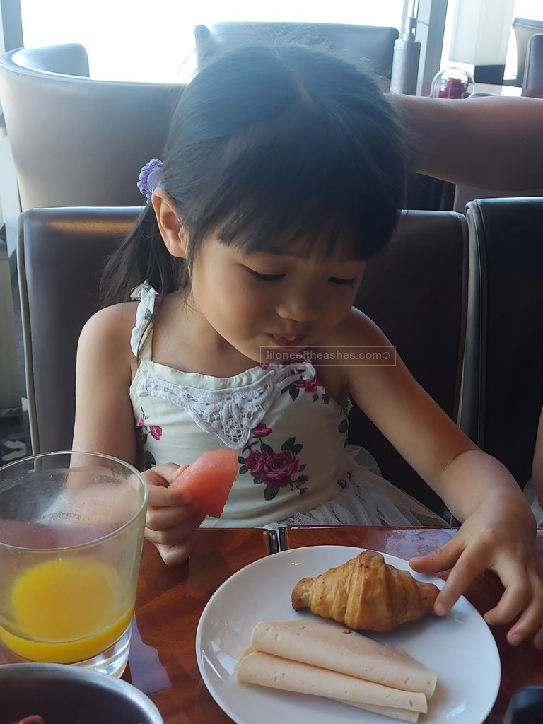 Breakfast @ Atmosphere Lounge, Burj Khalifa Dubai - Dubai Family ...