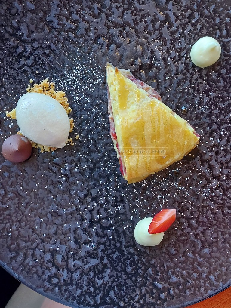 Breakfast @ Atmosphere Lounge, Burj Khalifa Dubai - Dubai Family ...